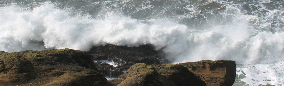 Waves Ahead - LinkedIn Background - Get some inspiration!