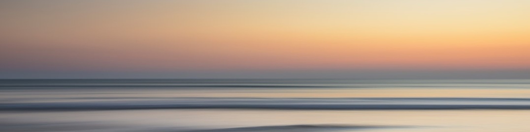 calm sea golden clouds sky - LinkedIn Background - Get some inspiration!