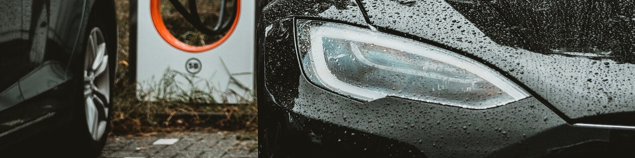 Charging Tesla - LinkedIn Background - Get some inspiration!