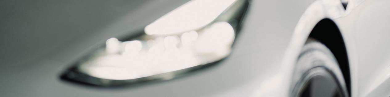 Front Of A White Car - LinkedIn Background - Get some inspiration!