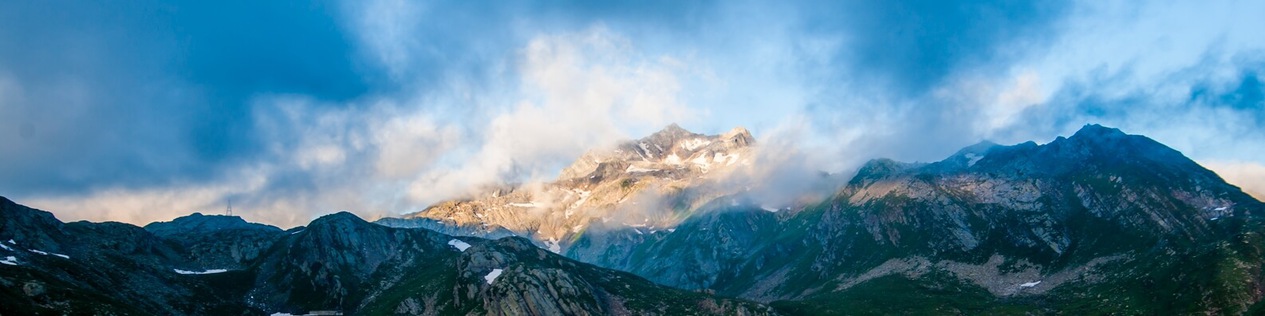 mountains - LinkedIn Background - Get some inspiration!