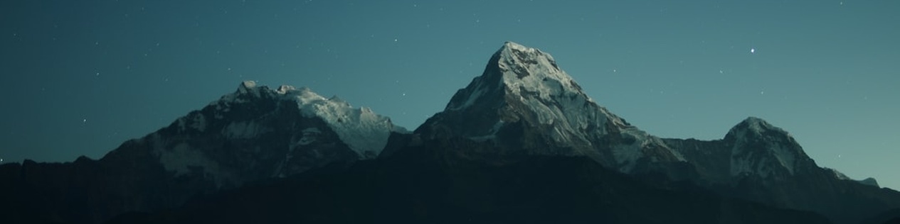 Mountains - LinkedIn Background - Get some inspiration!