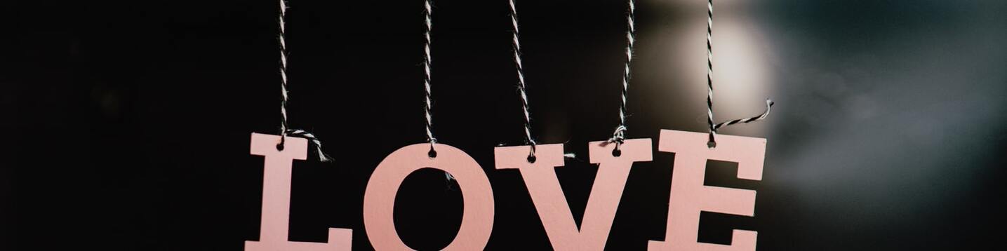Hanging Love Word - LinkedIn Background - Get some inspiration!